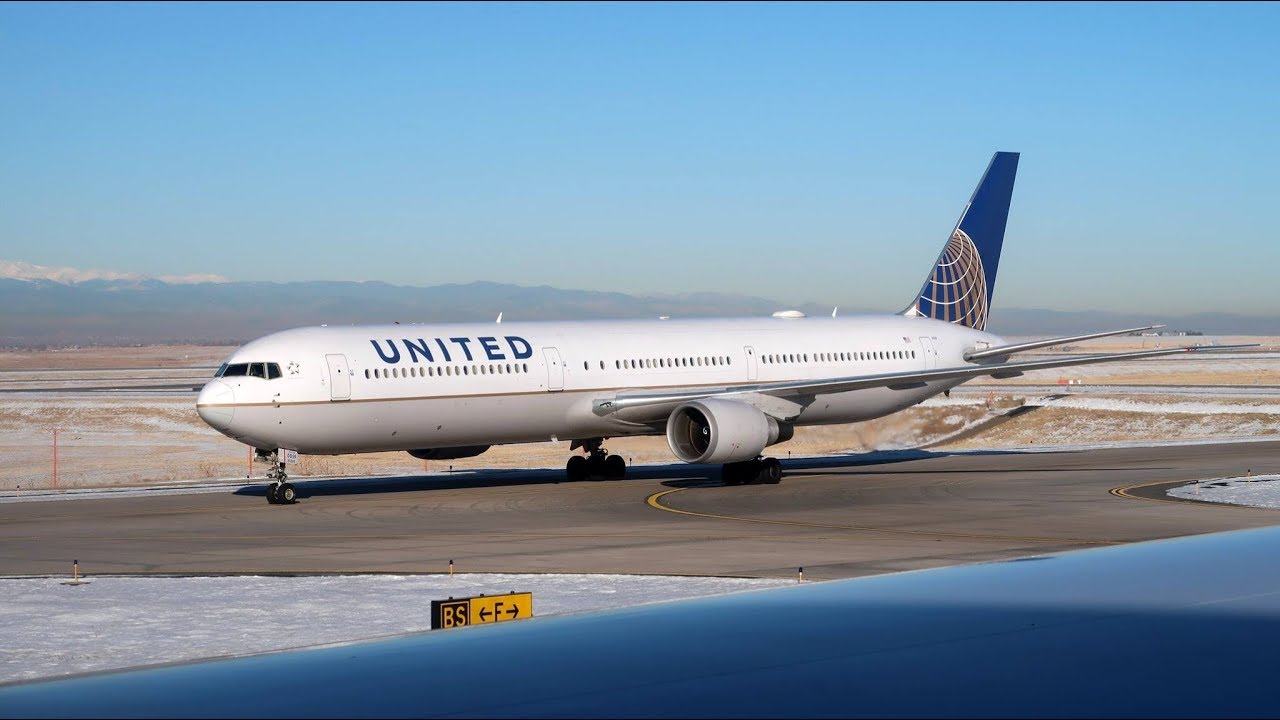 Boeing 777-200 Takeoff from Denver, Colorado - YouTube