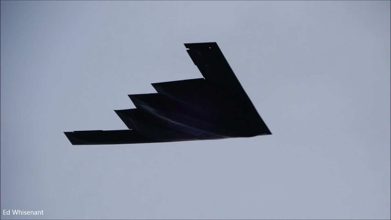 B-2 Stealth Bomber Flyover Rose Bowl 2017 - YouTube