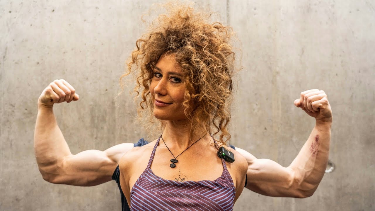 My girlfriend is stronger than me - YouTube