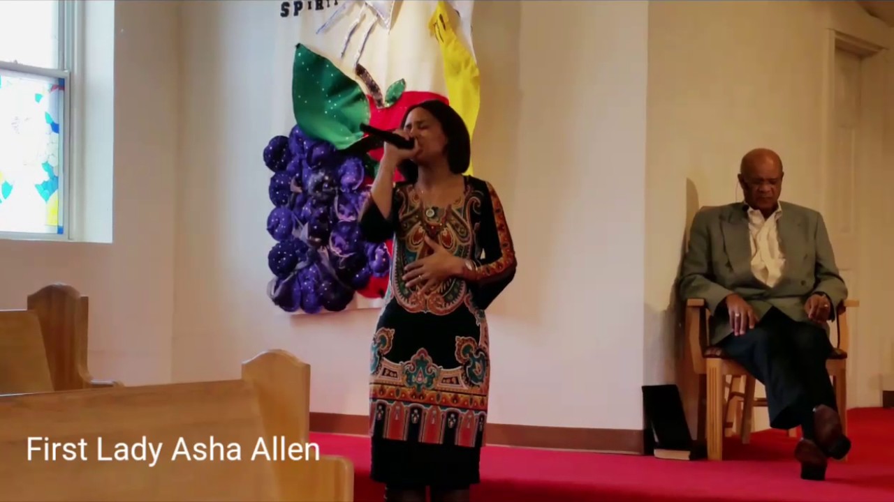 First Lady Asha Allen Singing at All Saints - YouTube