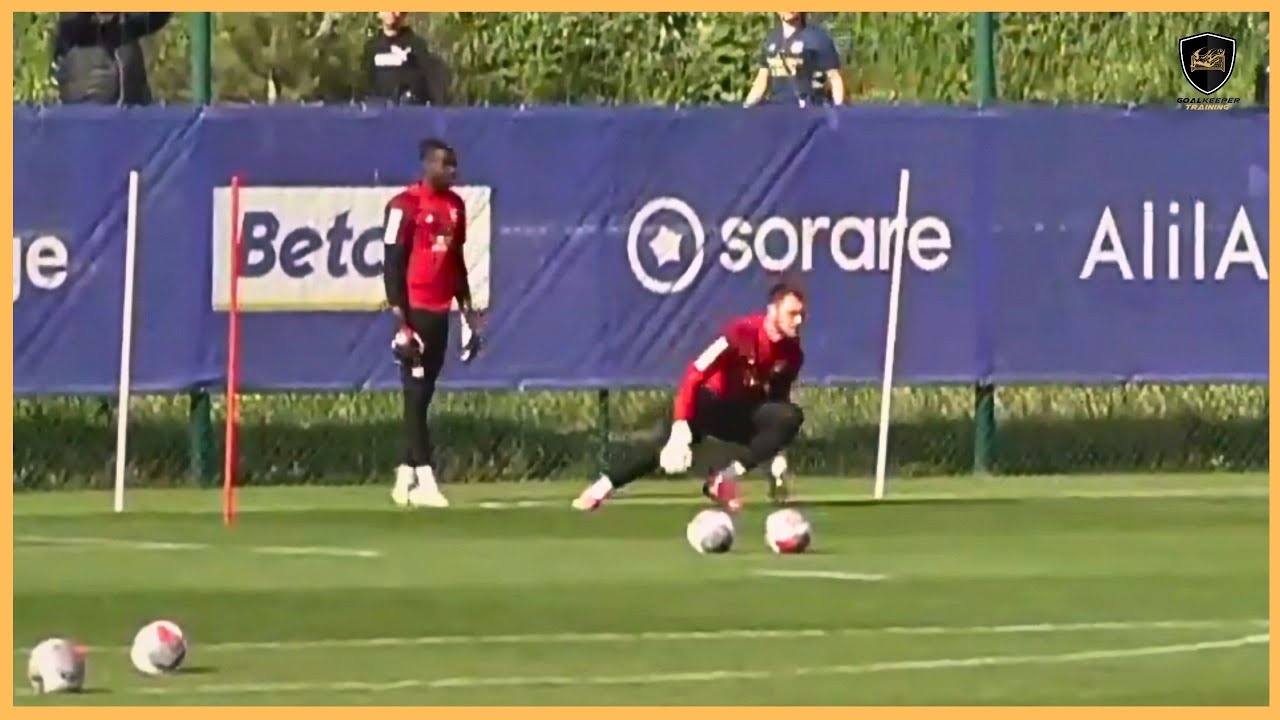 Lyon - Goalkeeper Training - YouTube