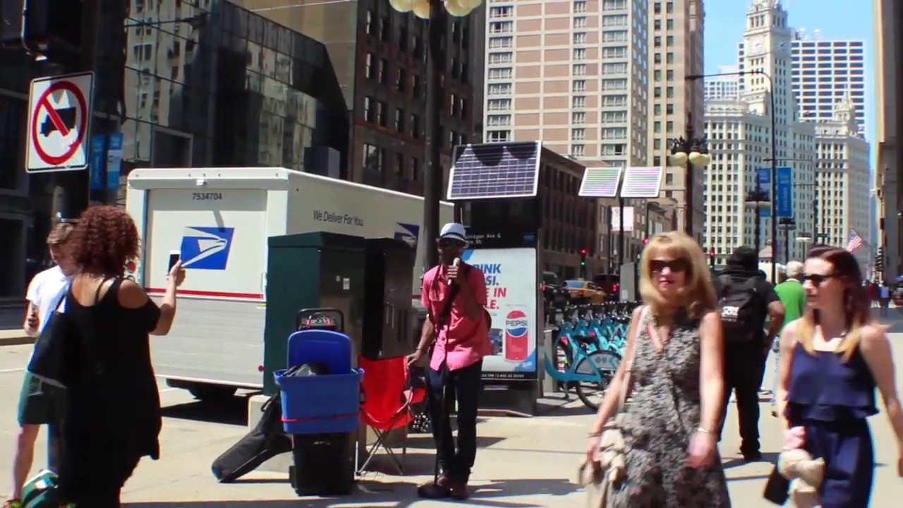 Chicago Street Performer Singing Phil Collins' "In the Air Tonight ...
