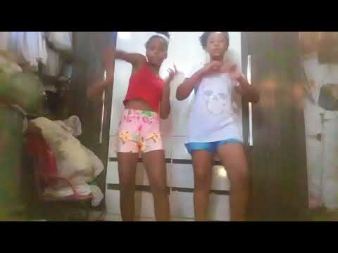 Julia Beatriz  e De Menor Bolladona dançando  k.o