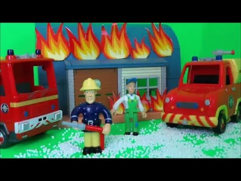 Feuerwehrmann Fireman Sam and Penny save Santa's Sleigh at Mike Floods ...