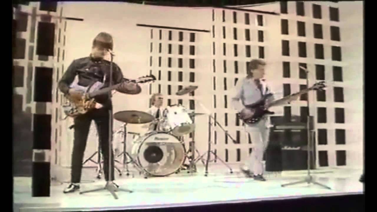 The Jam - Absolute Beginners Live Tv - YouTube
