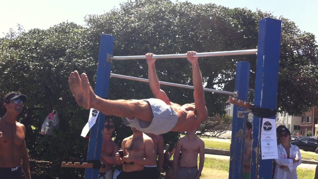 Jarryd Rubinstein 33 seconds Front Lever Hold at Bondi Beach - YouTube