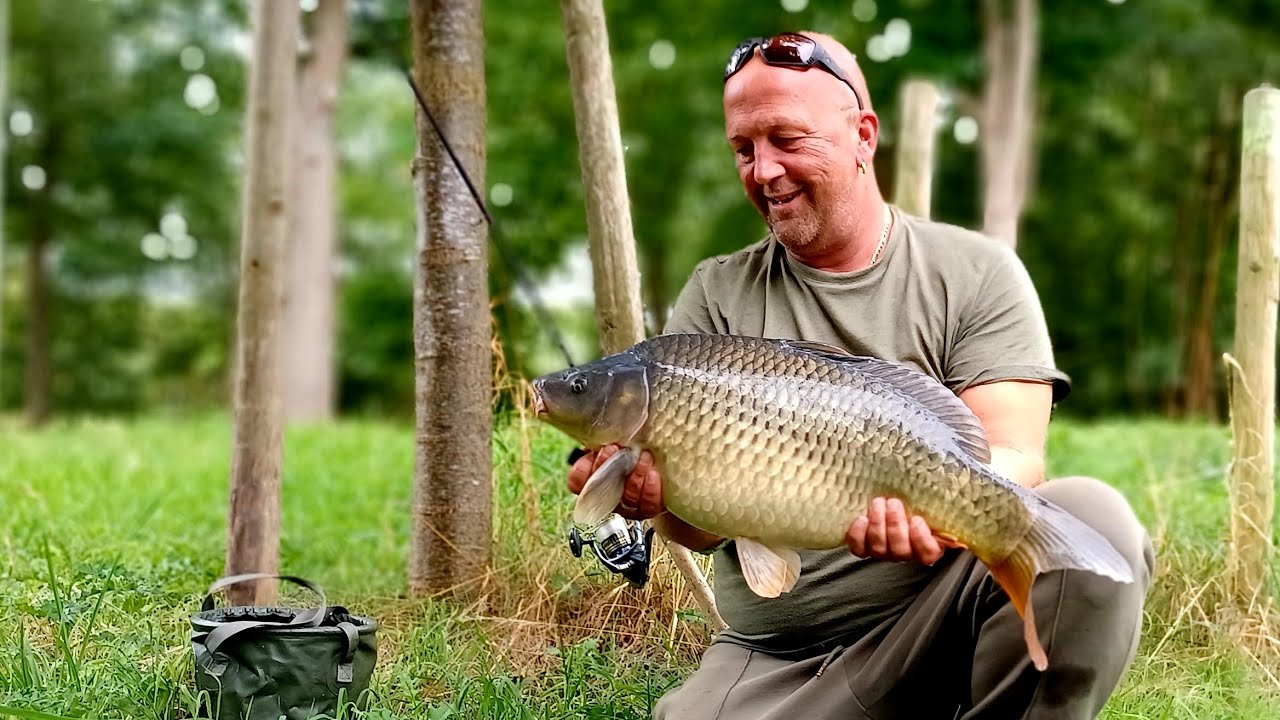 Karpervissen maandvideo #AUGUSTUS - YouTube