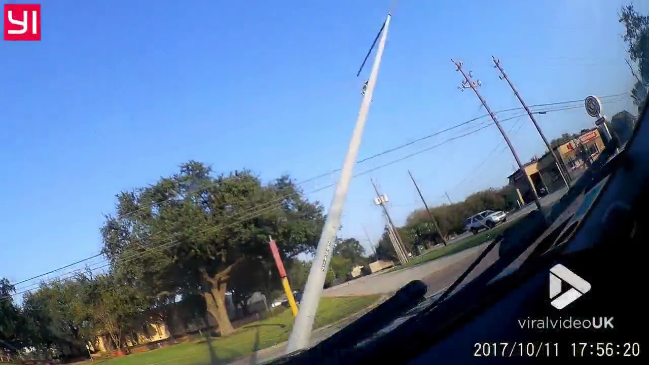 Driver gets cut off and smashes into lamp post - YouTube