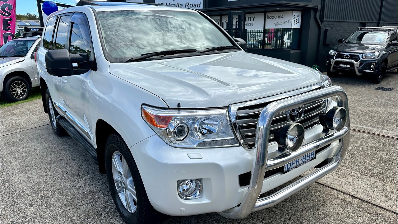Toyota Landcruiser Sahara V8 Diesel - YouTube