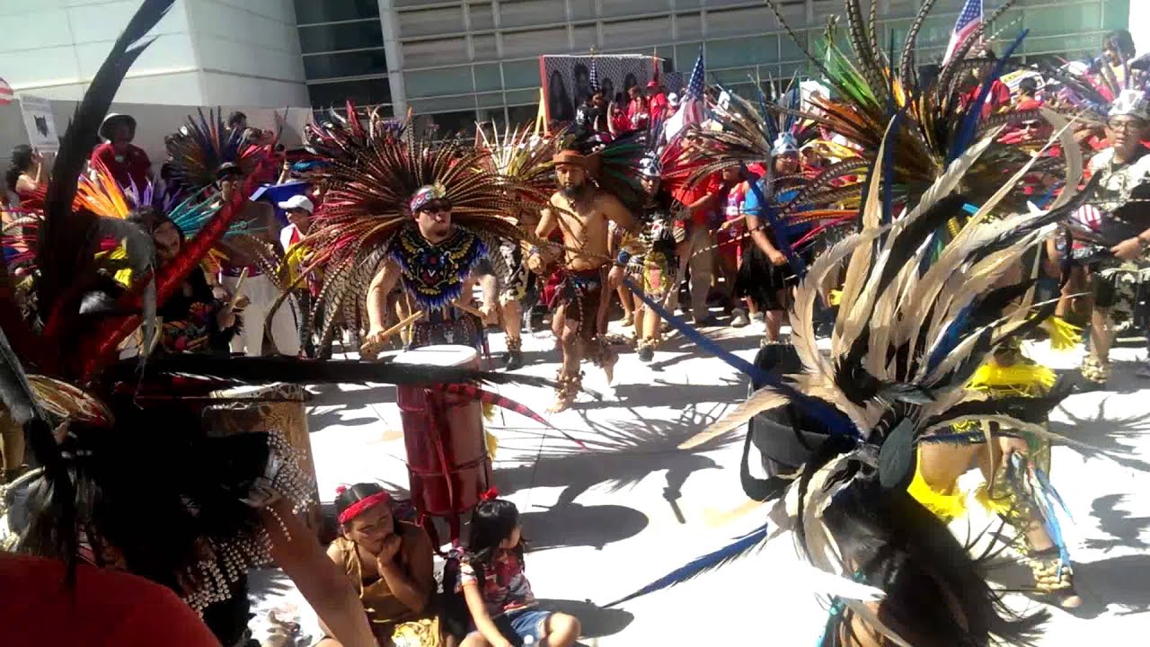 Aztec dancers at Phoenix march for dignity - YouTube