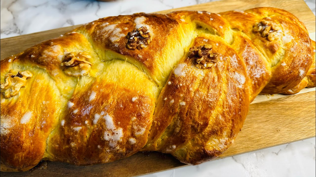 Easter bread with lemon zest | recipe in the description - YouTube