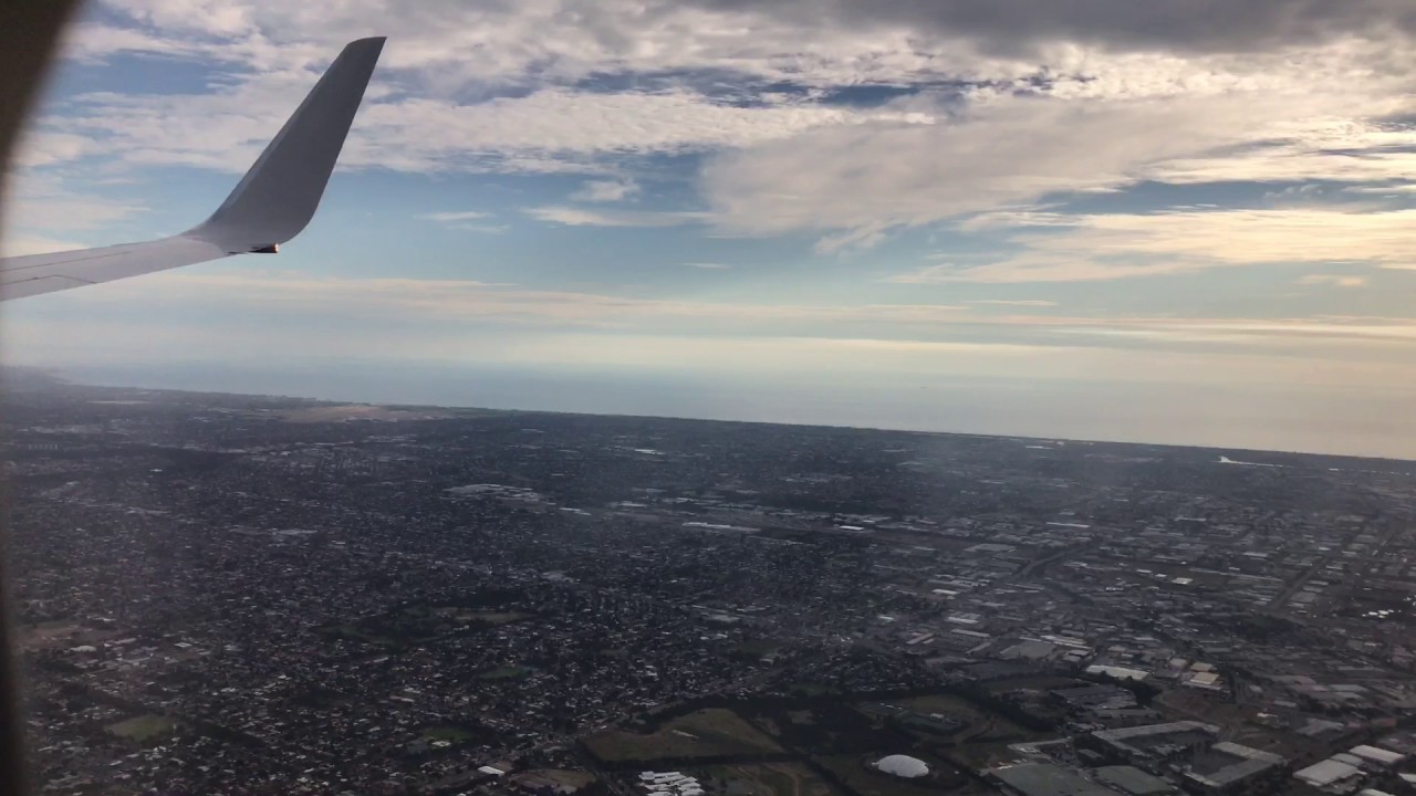Qantas QF592 landing in Adelaide - YouTube
