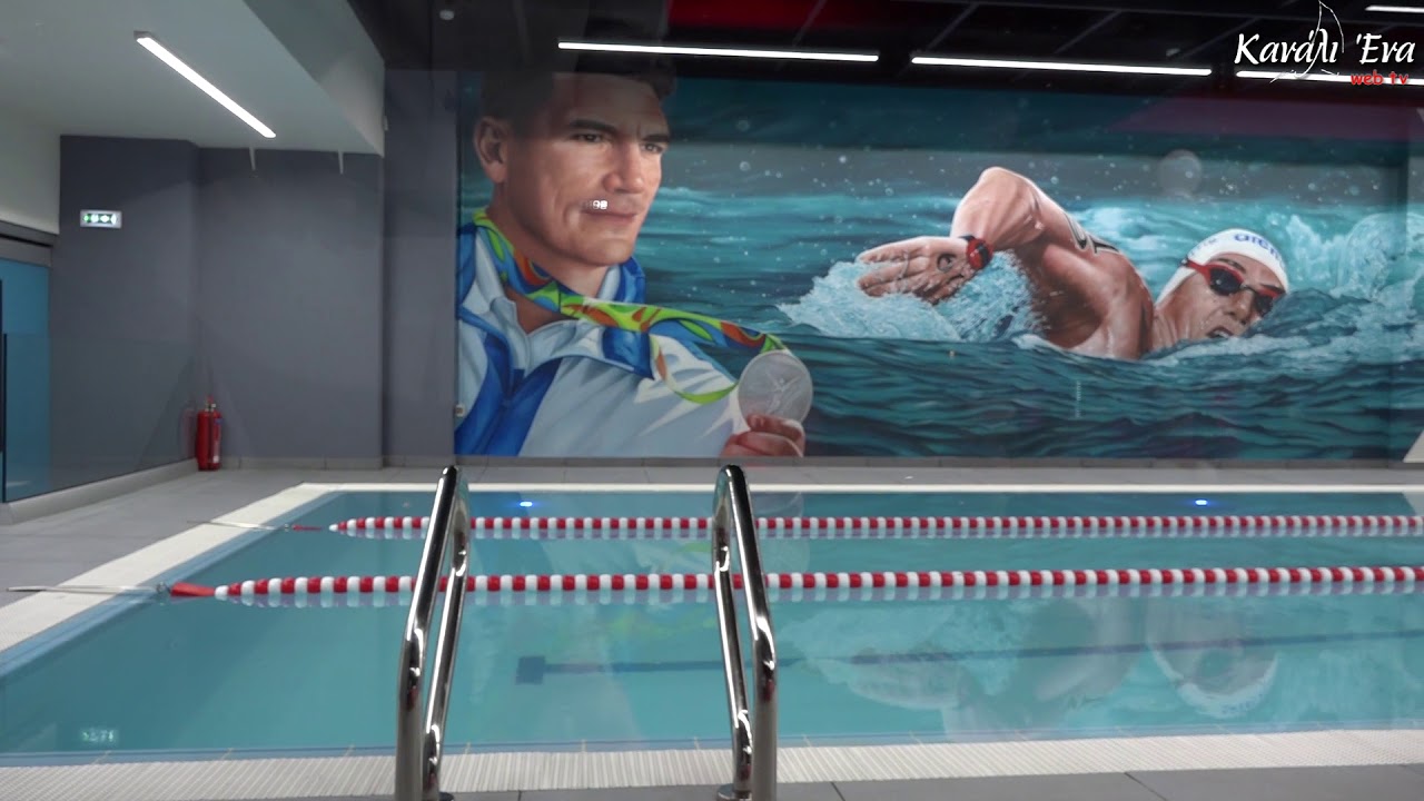 Τα εγκαίνια της «Red Swim Academy» - YouTube
