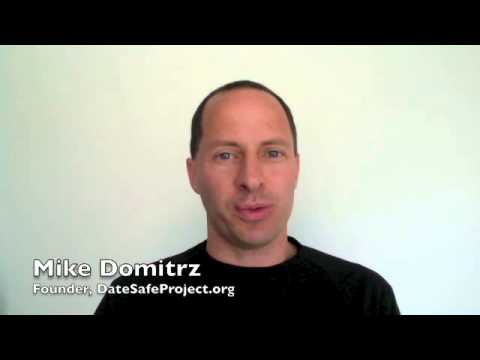 Robin Thicke and Miley Cyrus sing Blurred Lines at MTV VMAs