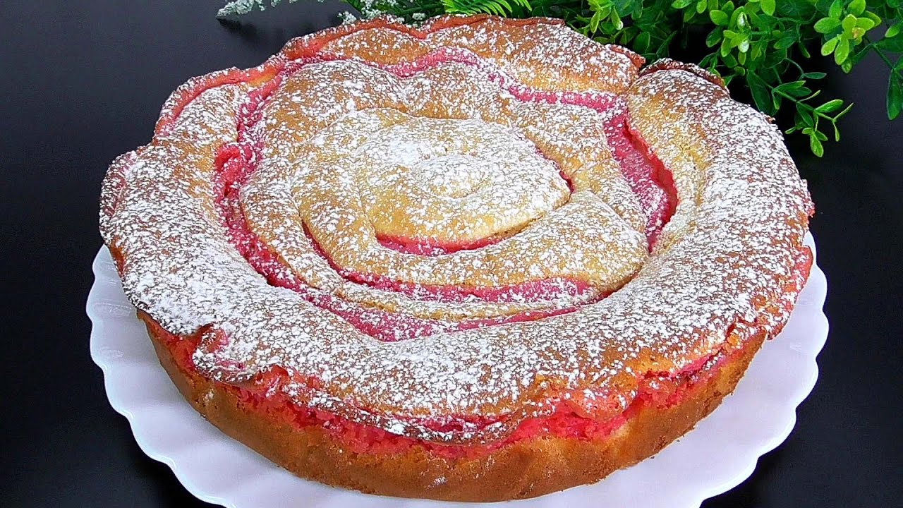 Ideal for tea! Delicious pie with strawberry cream, melts in your mouth ...