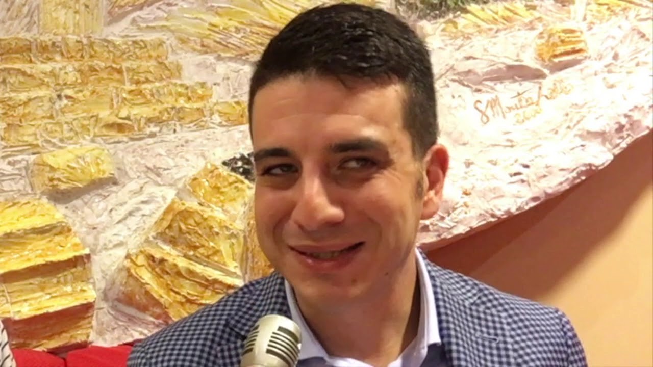 Francesco Cuzzola, il dottore che ha in cura il comune malato HD 720p ...