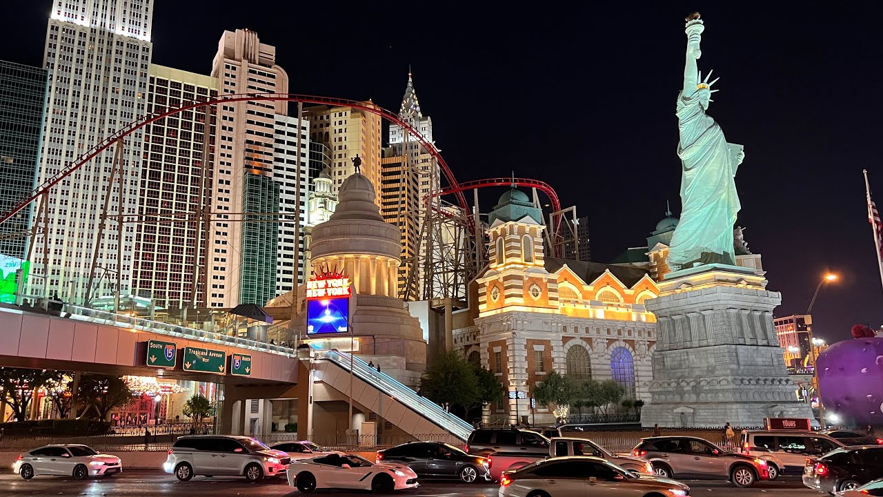 Let’s walk the Vegas strip on a busy Friday night. - YouTube