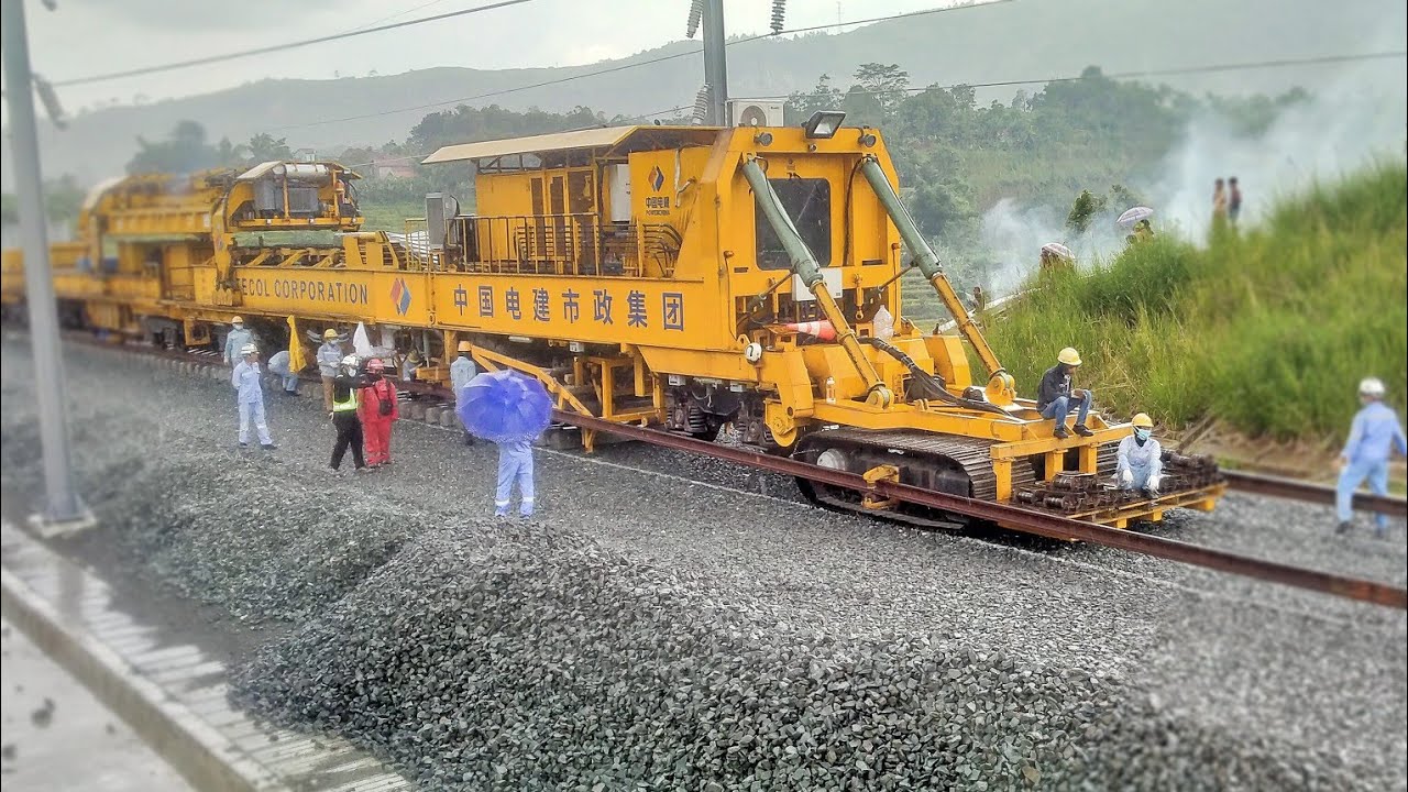 AMAZING!! MONSTER Track Laying Machine CPG500 - YouTube