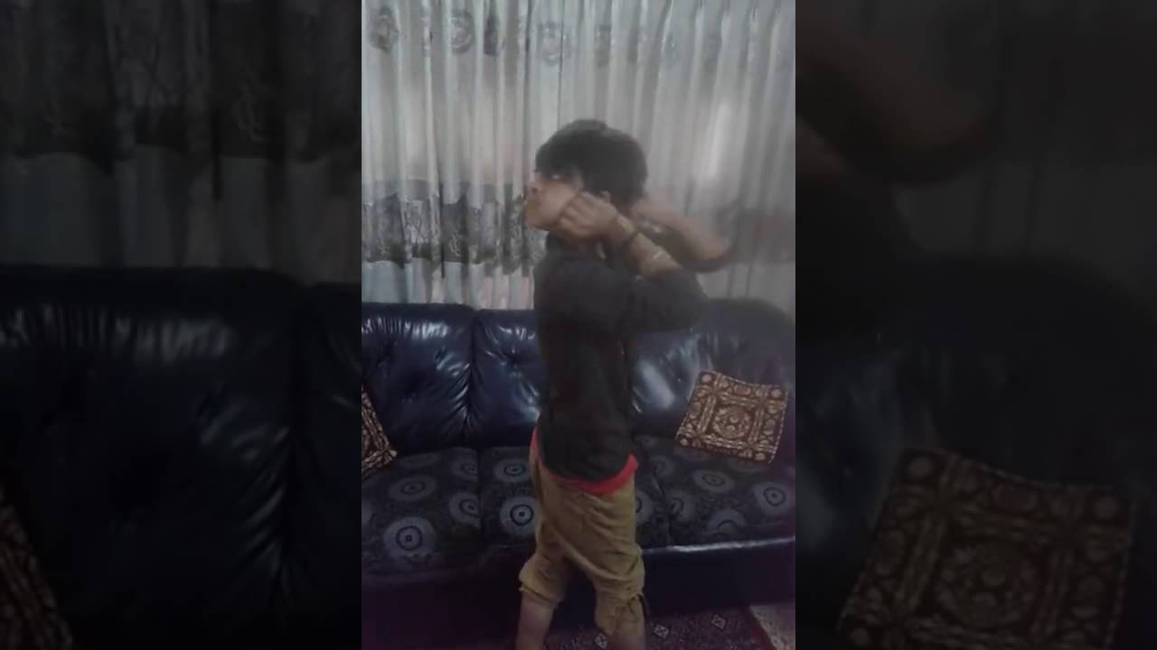 Boy who can turn his head by 180 degrees - YouTube