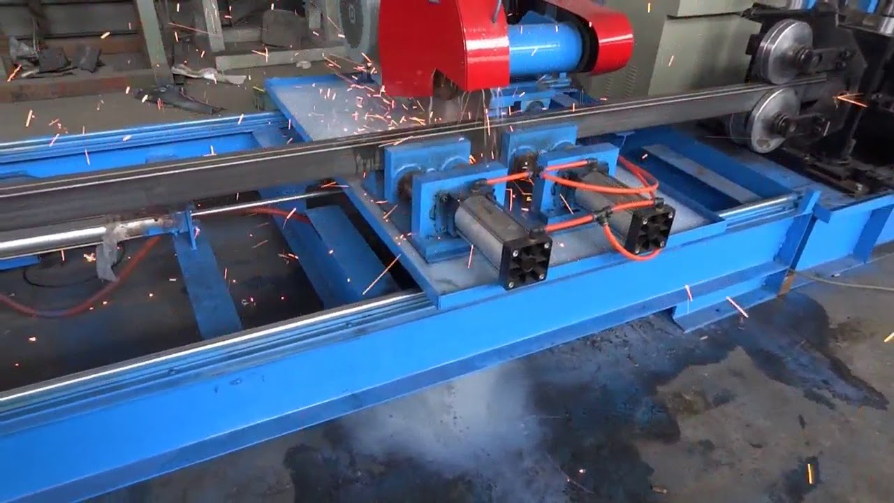 【Flying Cut】Flying saw cutting - YouTube