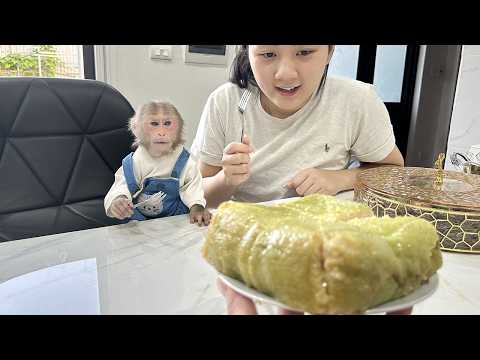 Lala asked the cameraman for help because of Mom's new manicure!