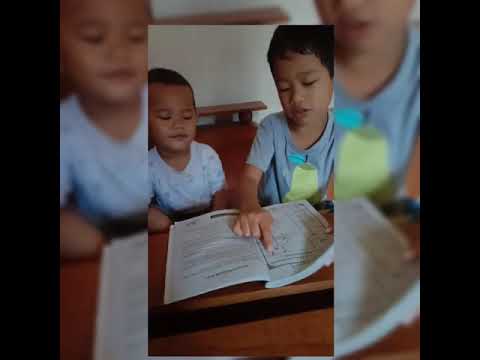 Ngajarin adik mengaji 😘😘😘