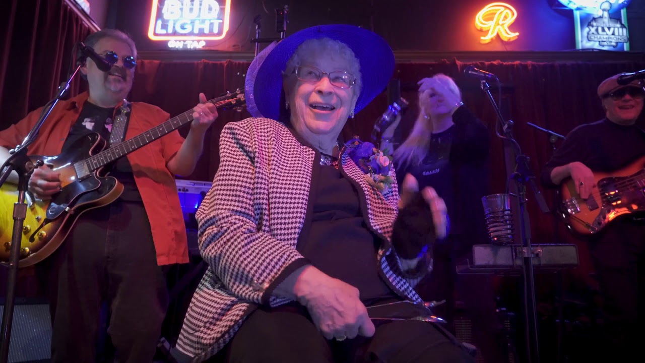 Annie Queen of the Spoons - AGT audition video - YouTube