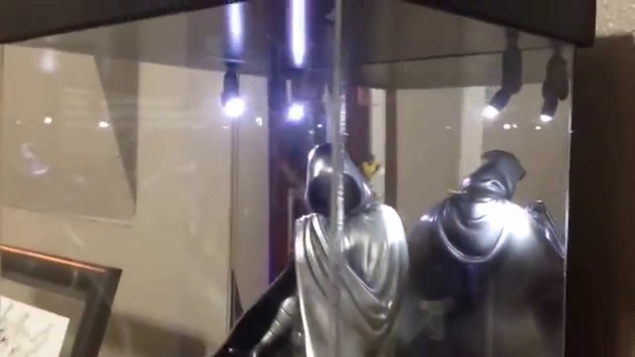 Sideshow display case with Moon Knight by Bowen - YouTube