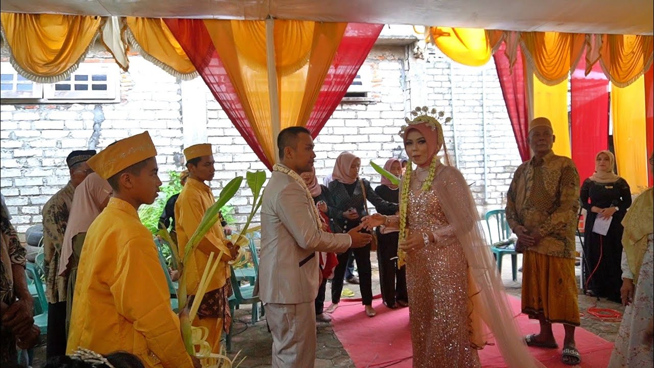 Resepsi Pernikahan Adat Jawa Temu Manten - YouTube