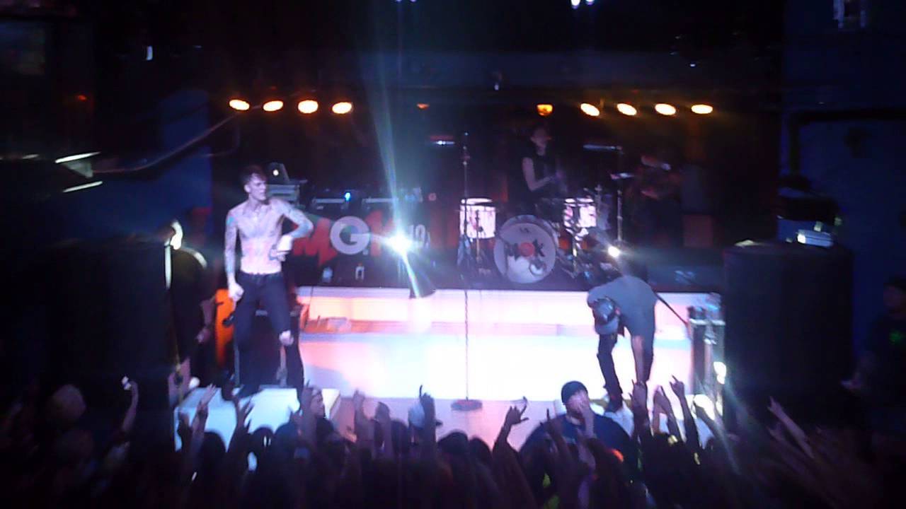 Machine Gun Kelly VOICES INTHE AIR Pittsburgh - YouTube