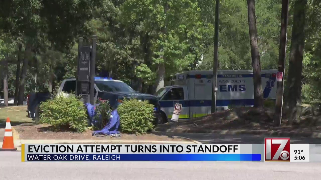 Eviction attempt turns into standoff in Raleigh - YouTube