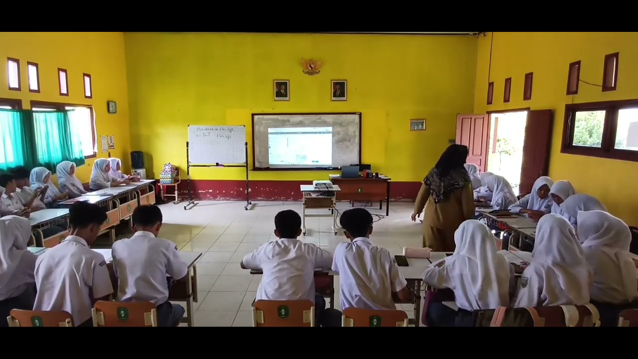Memanfaatkan AI dalam pembelajaran Invers Fungsi menggunakan Desmos ...
