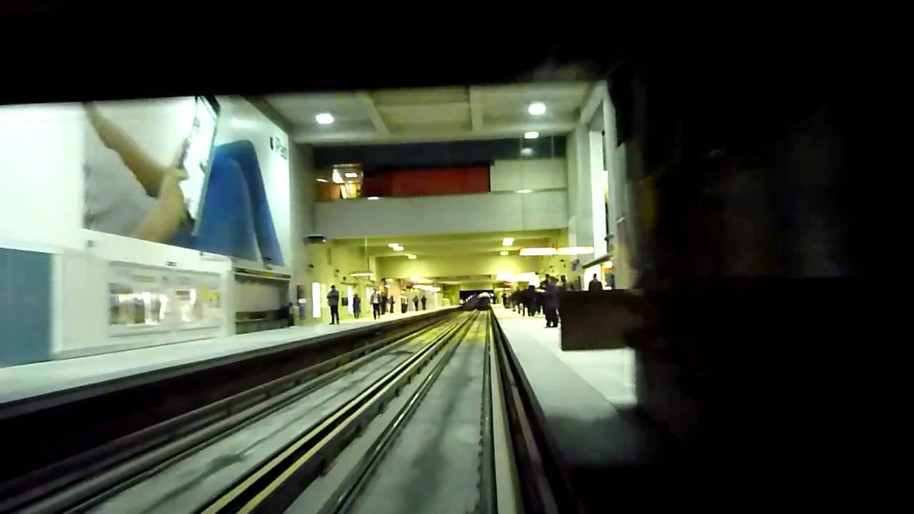 Métro de Montréal - Arrivée à la station Berri-UQAM (ligne 1 verte ...