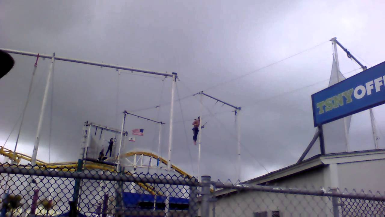 Trapies girl falls - YouTube