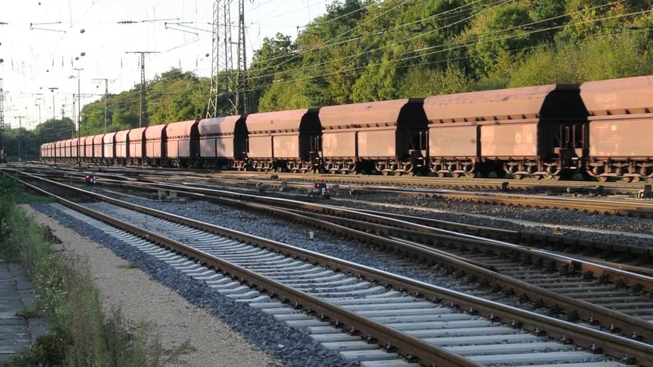 DB class 189 with large ore wagons 24 09 16 - YouTube