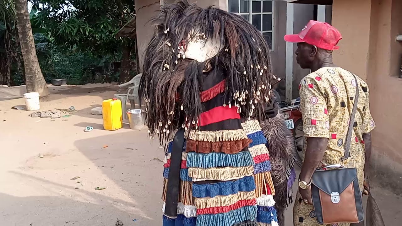 Arusi Asaa masquerade at the Ikeji Arondizuogu - YouTube