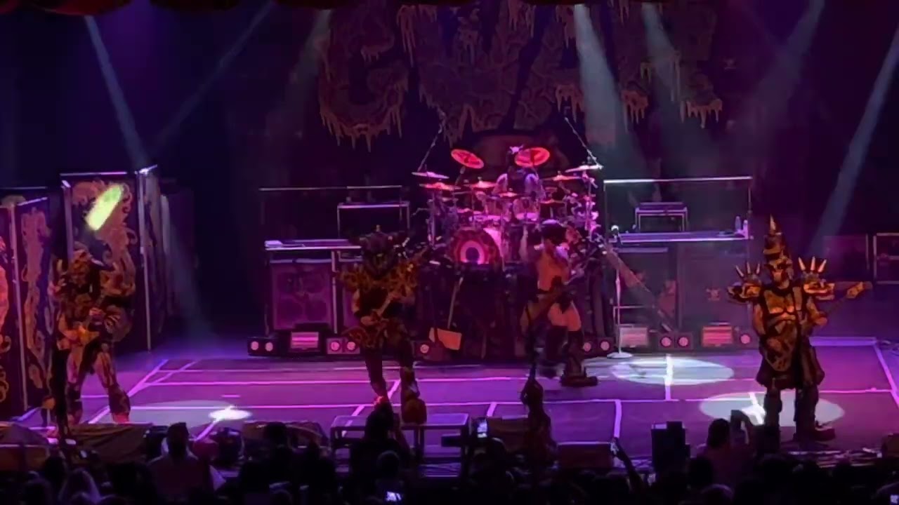 Gwar - Opening 2 songs of concert. Let us Slay, Sick of You. Live in ...