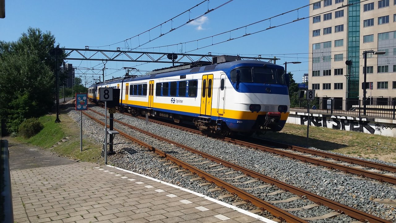 NS SGMm 2943-2120 vertrekt op station Schiedam Centrum richting Hoek ...