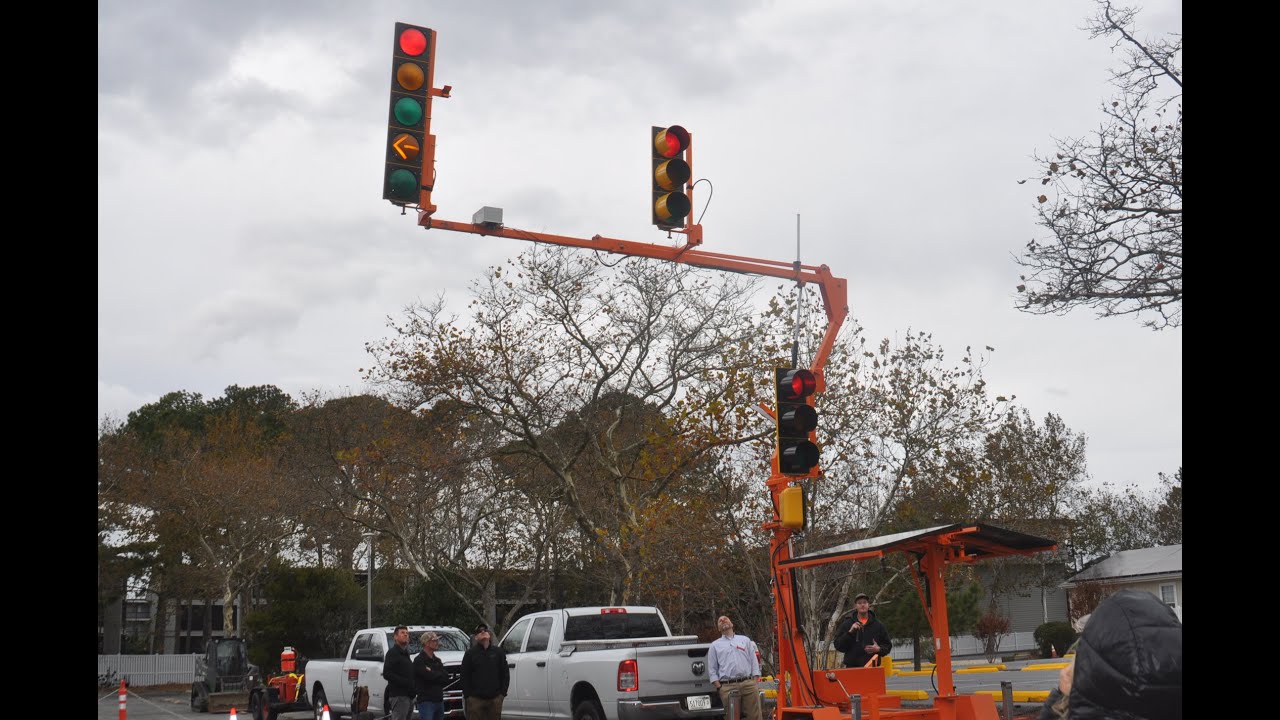 Folding up the JTI PTS-2000 Portable Traffic Signal (Roadway Management ...