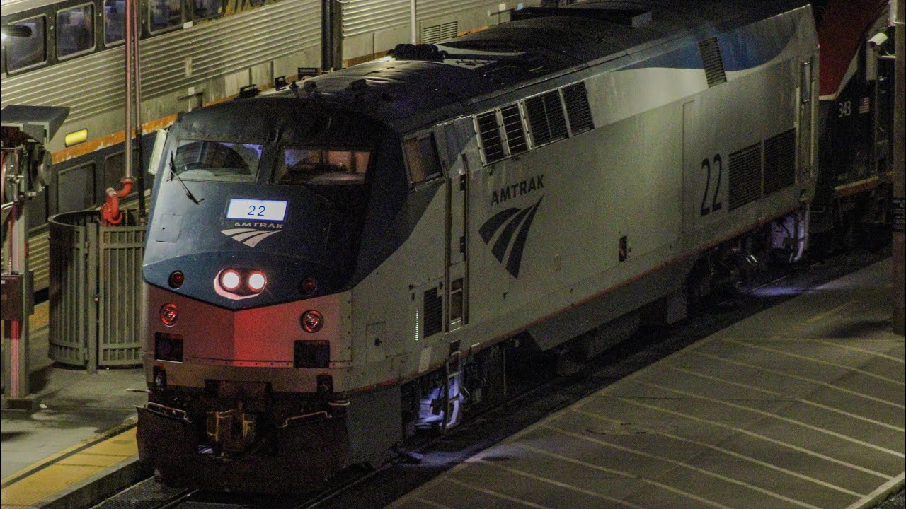 Amtrak 22 leads the Coast Starlight into Sacramento - YouTube