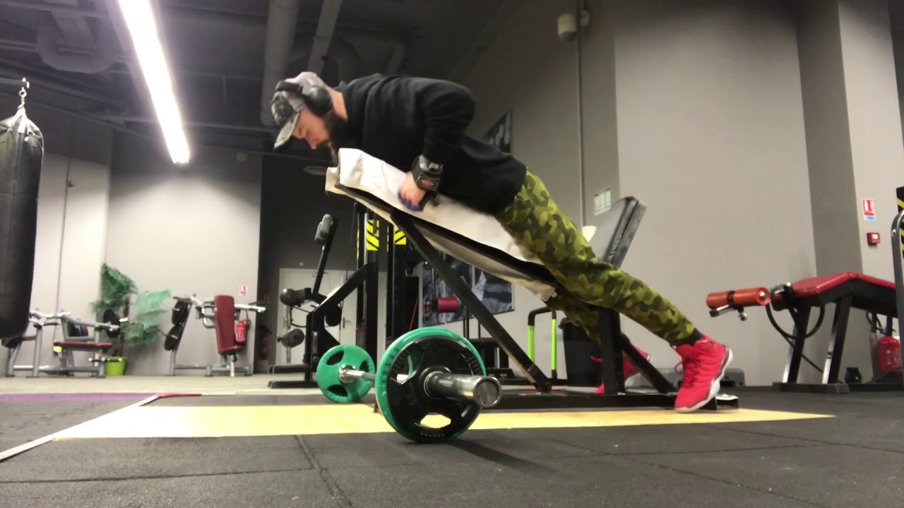 rowing barre couché sur banc incliné - YouTube