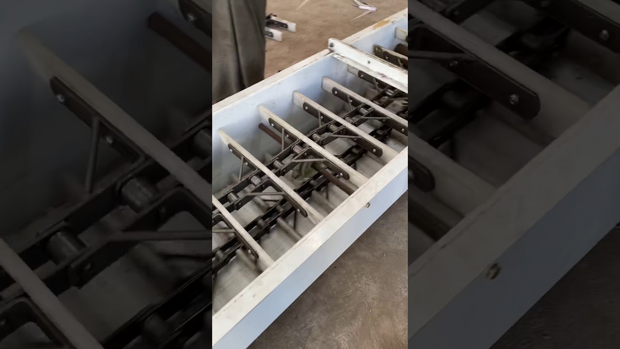 Inclined drag chain conveyor - YouTube