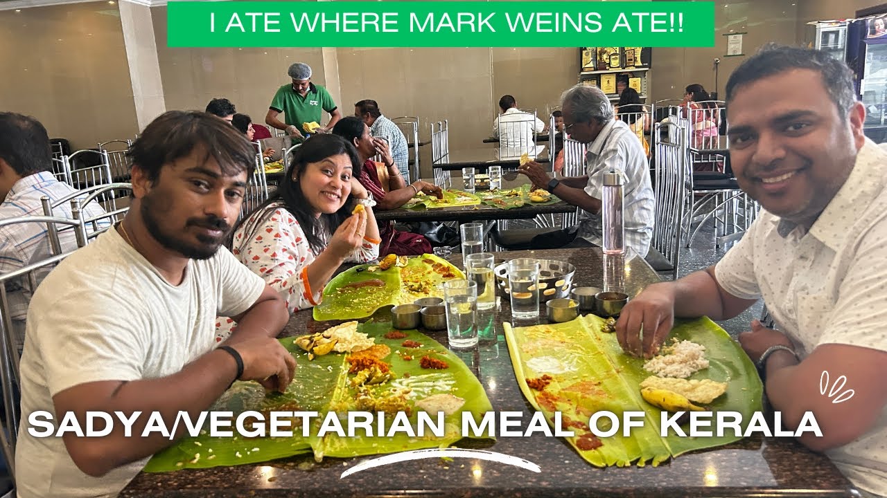 Eating Authentic Sadya on Banana Leaf at Mothers Veg Plaza, Trivandrum ...