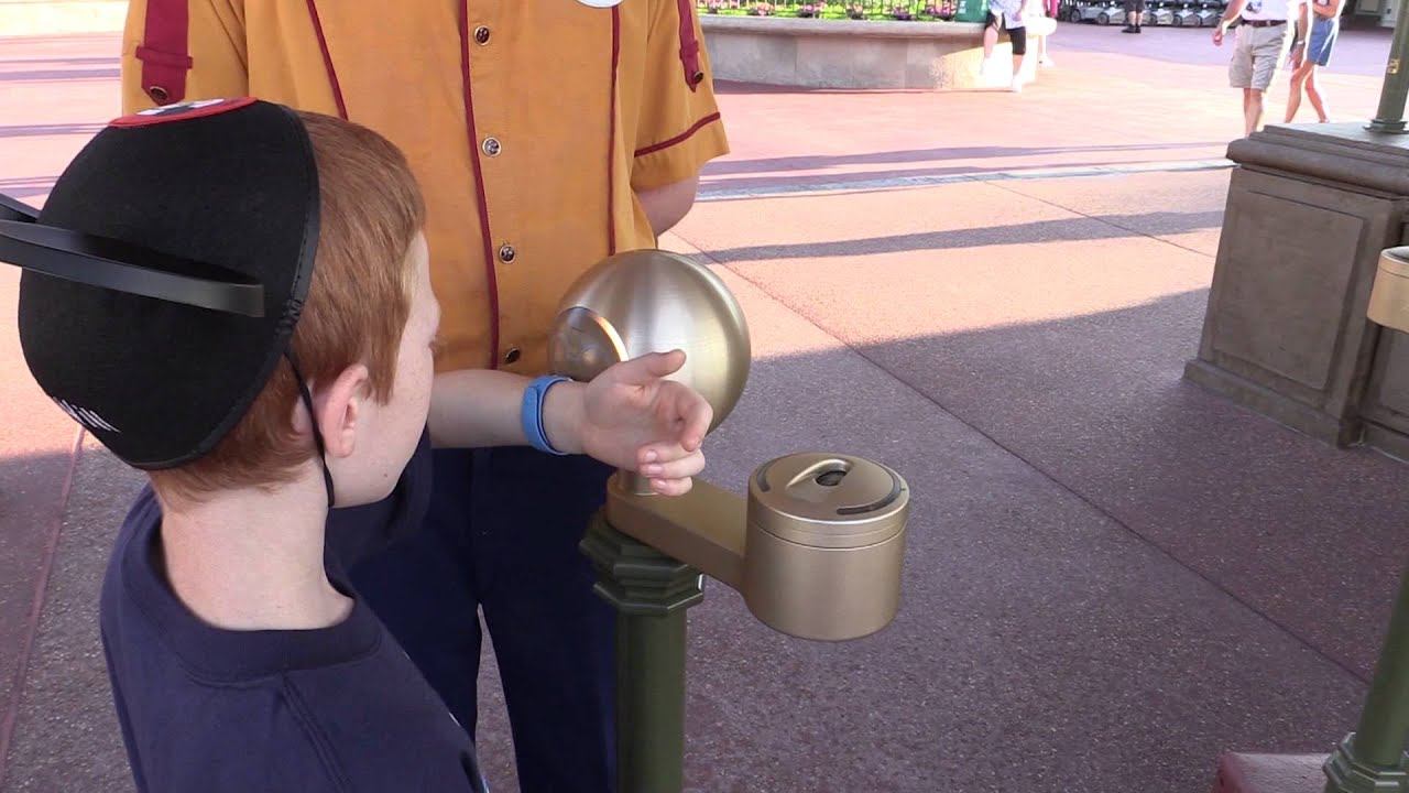 Disney Magic Bands Park Entry - YouTube
