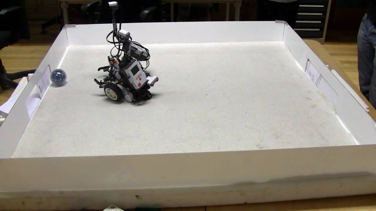 Robot Soccer LEGO NXT Lund University May 2009, game 2 - YouTube