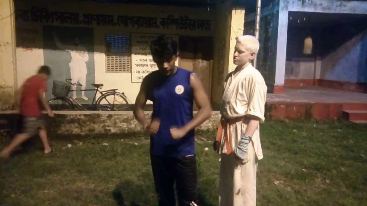 Self-defence part 4 (escape from middle bear hug) - YouTube