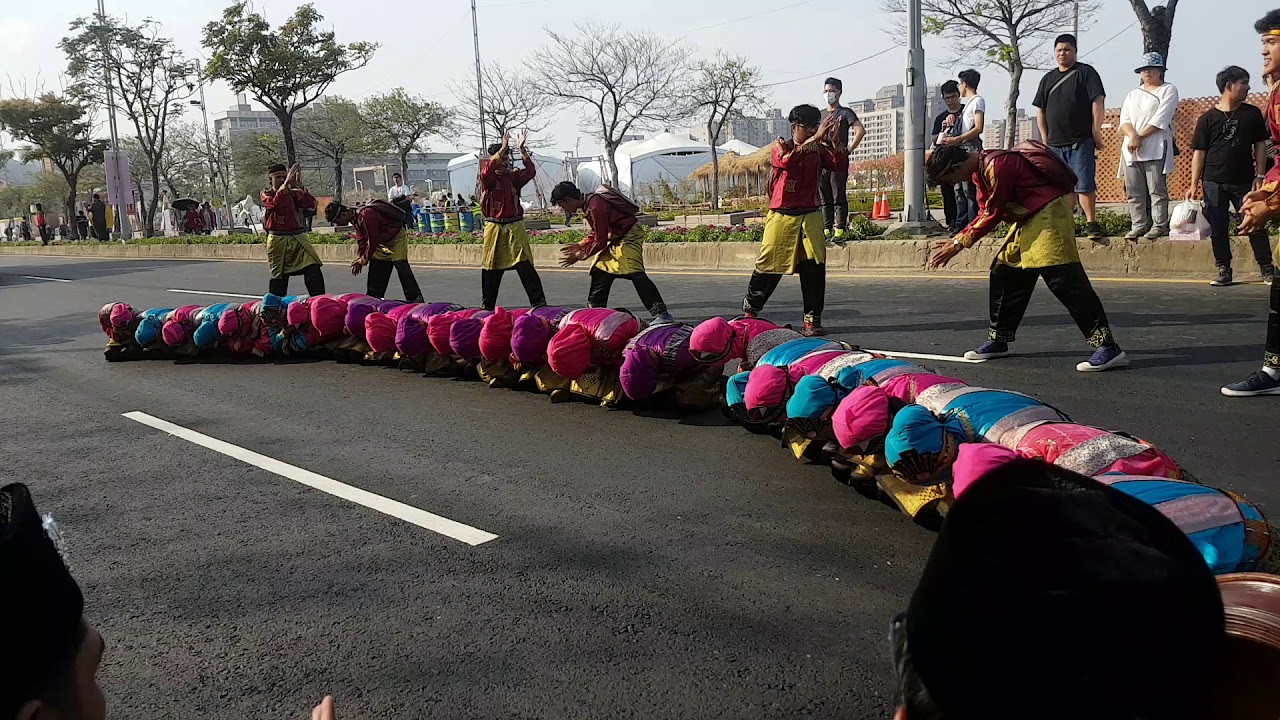 Rampoe UGM - Parade in Taiwan Lantern Festival 2018 - YouTube