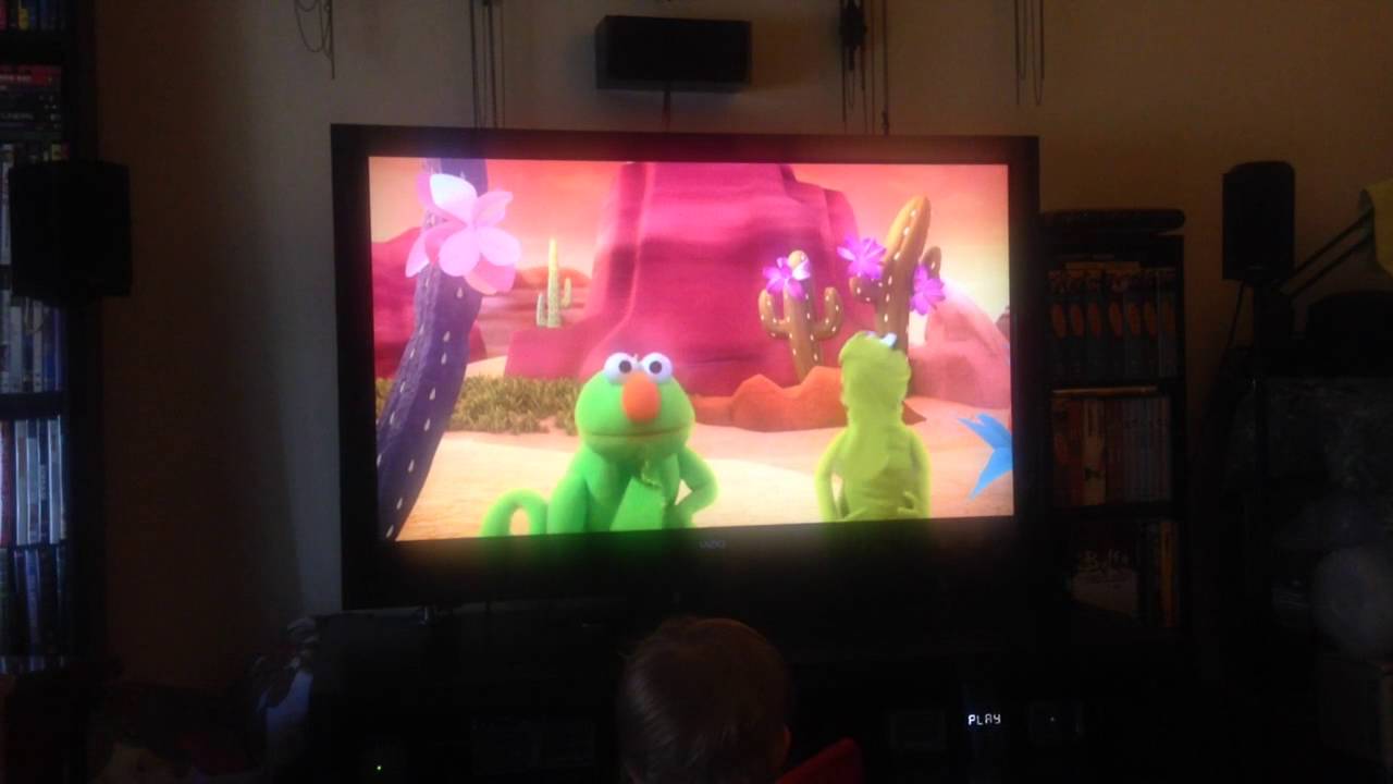 Elmo wanna be an iguana - YouTube