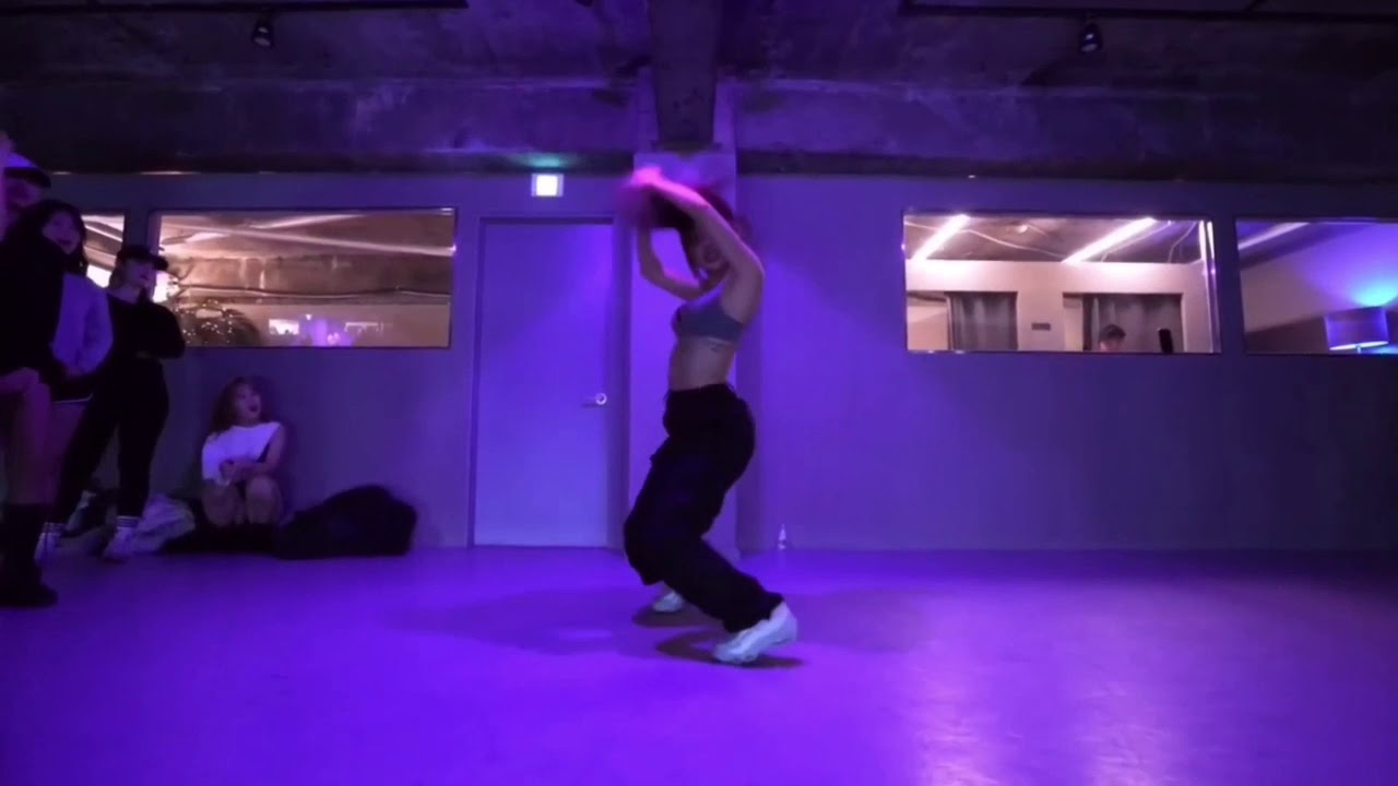 Dangerous woman dance tutorial - YouTube