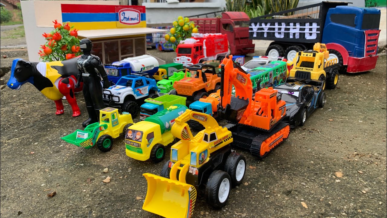 WADIDAU..!!TRUK OLENG GANDENG ANGKUT MAINAN MOBIL-MOBILAN MOBIL PEMADAM ...